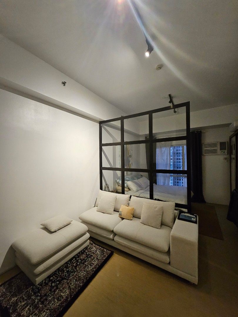 GOOD DEAL IN BGC! Top floor, open layout, corner unit for sale (semi ...