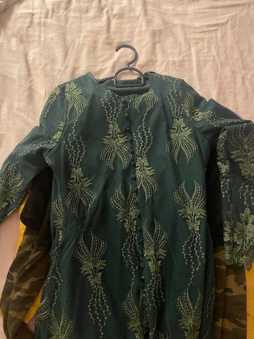 Dark green baju kurung, Women's Fashion, Muslimah Fashion, Baju Kurung ...
