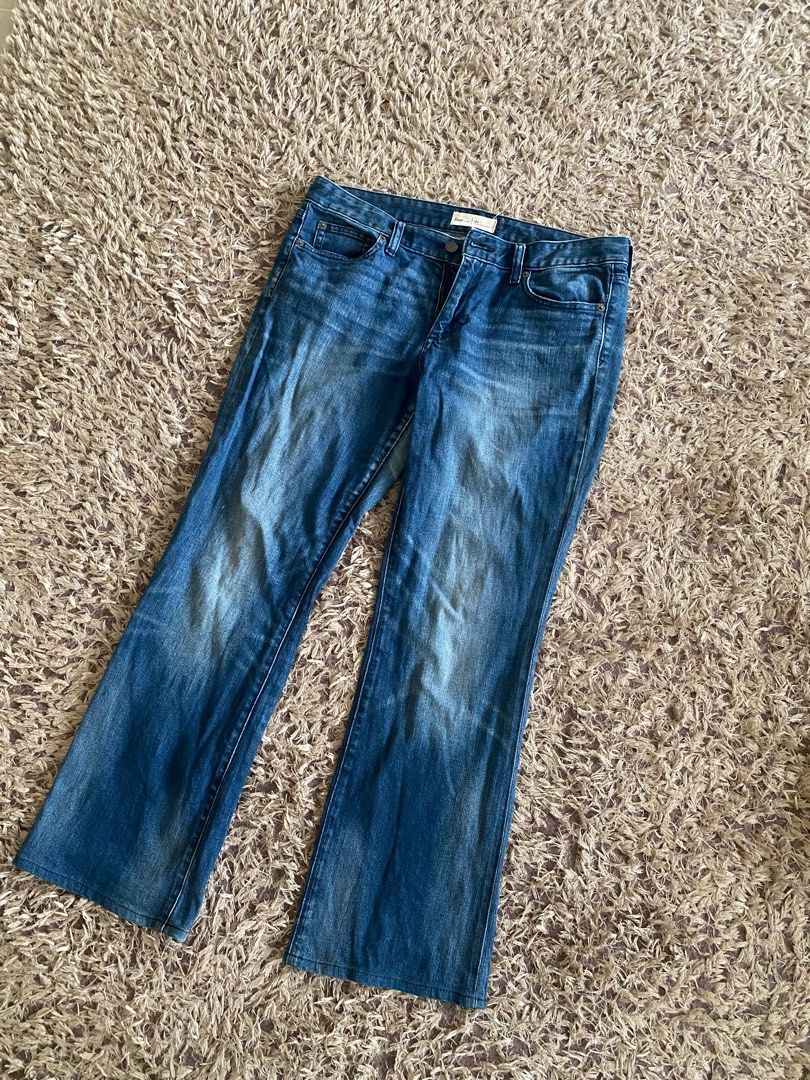 Gap BootCut Jeans, Women's Fashion, Bottoms, Jeans & Leggings on Carousell