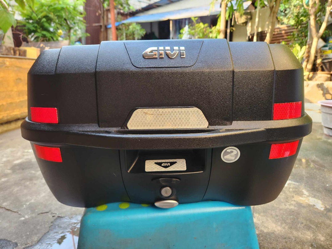 GIVI 45L Atlas Motorcycle Top Box, Motorbikes, Motorbike Parts ...