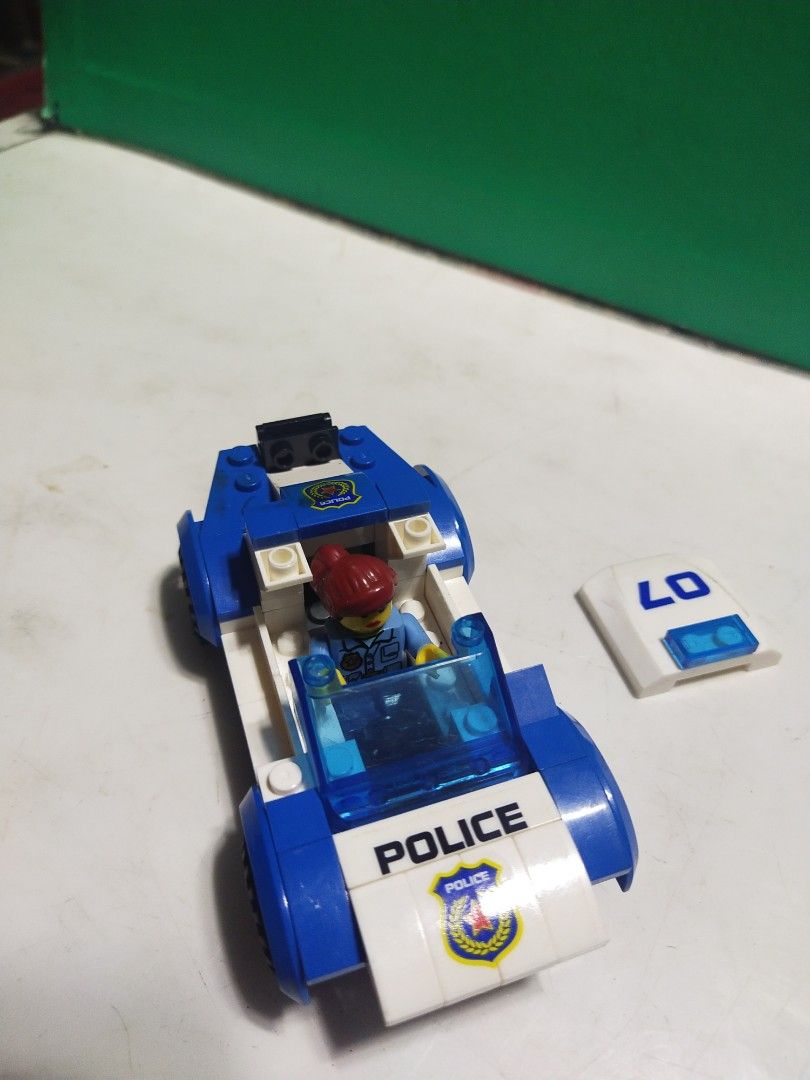 LEGO-styled "Police Car"/Incomplete toy vehicle/Nice to complete ...