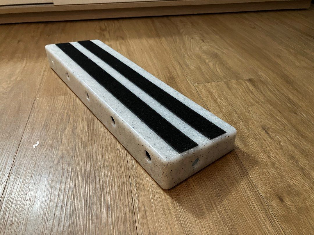 Pedalboard 20 inches x 6.5 inches, Hobbies & Toys, Music & Media ...