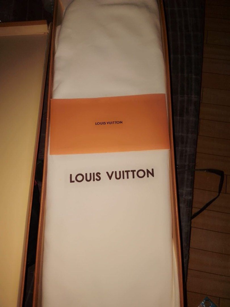 Skate board LV Original, Olah Raga, Perlengkapan Olahraga Lainnya di ...