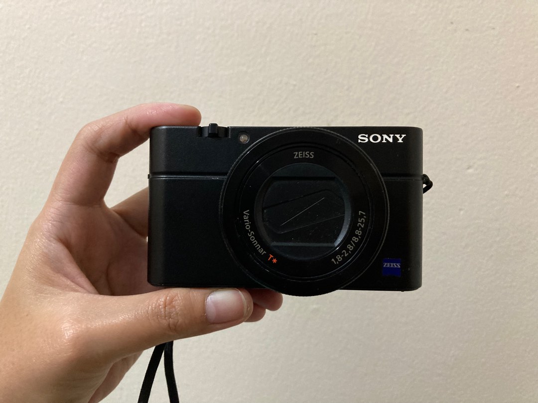 Sony RX100 Mark IV, Photography, Cameras on Carousell