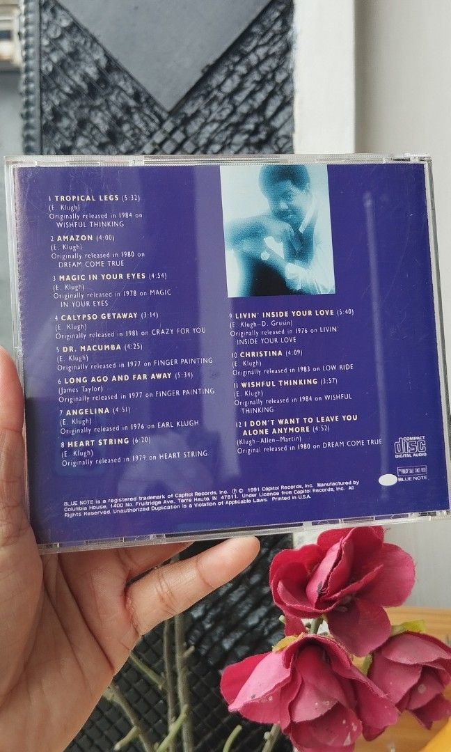 EARL KLUGH | THE BEST OF EARL KLUGH | KASET CD, Musik & Media, CD, DVD & Lainnya di Carousell