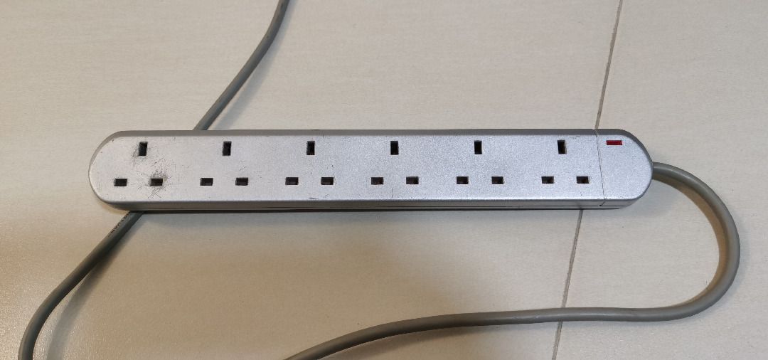 Extension Power 6 Gangs Sockets with 1.9m Cable， 6位拖板電掣電源插座 連13A插頭 電源綫長 ...