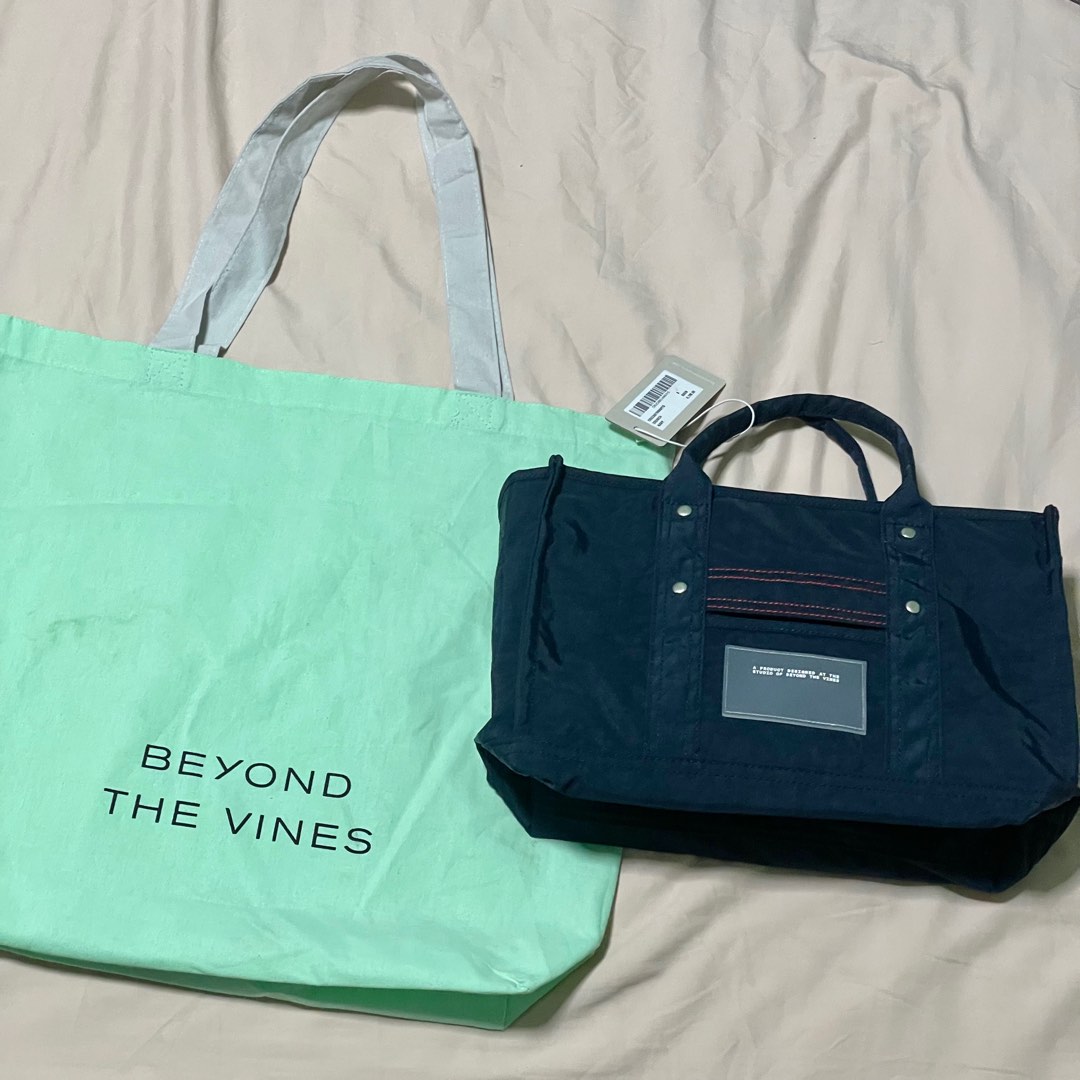Last Price Posted! Beyond The Vines Crunch Carryall 01 in Navy, Women's ...