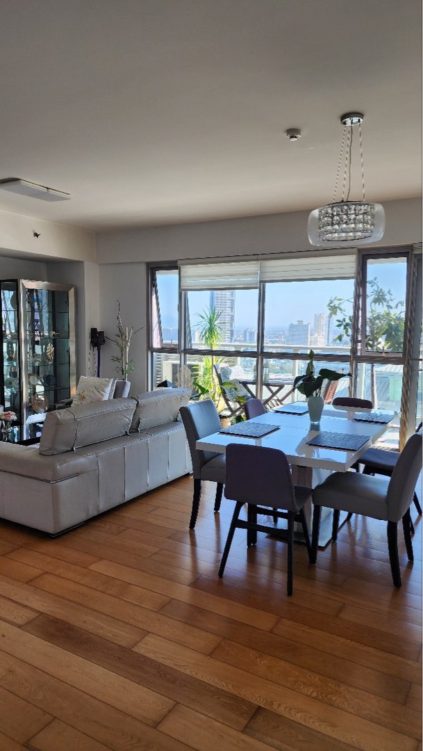 For sale 3 bedroom condo unit good deal the suites Bgc near one ...