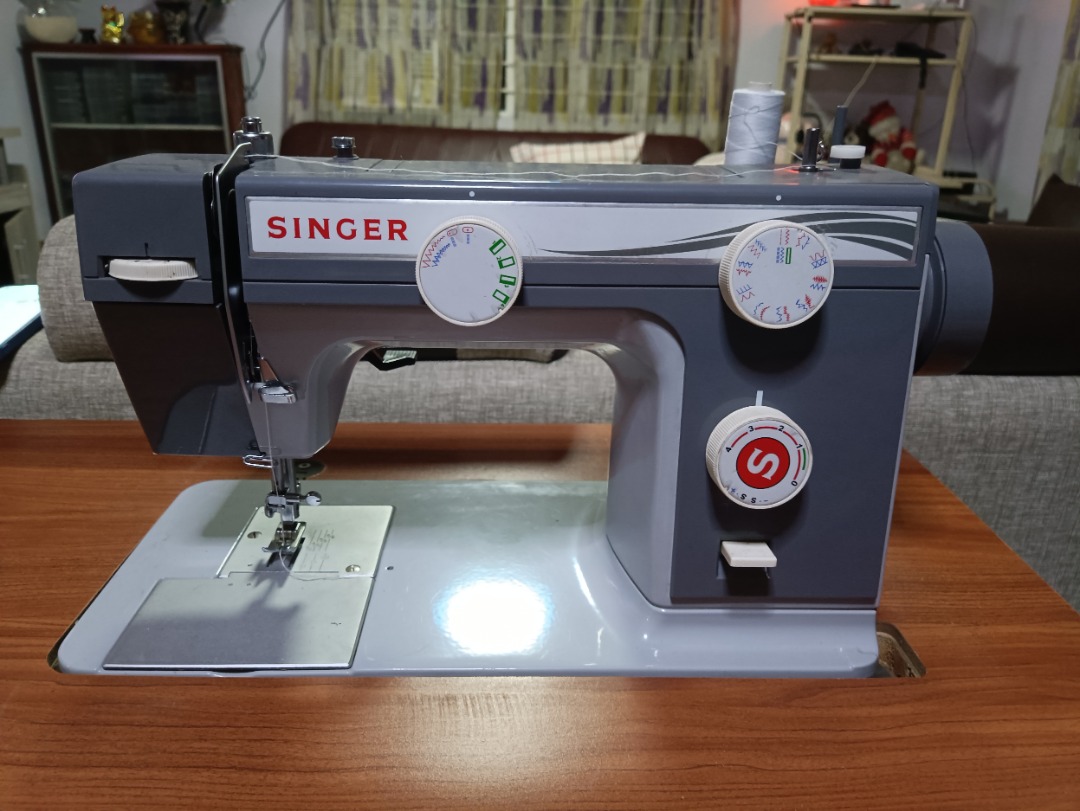 SINGER 984 WITH ELECTRIC PEDAL AND SEWING TABLE, Furniture & Home ...