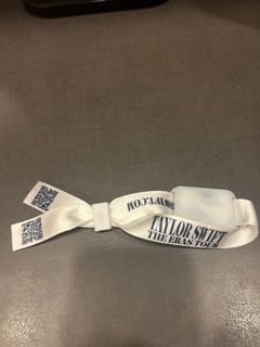 TAYLOR SWIFT WRISTBAND | LIGHT UP BRACELET | ~$15, Hobbies & Toys ...