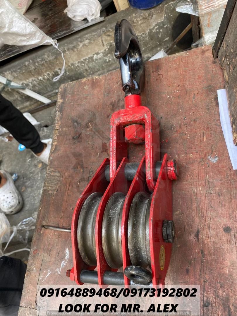 TRIPLE WHEEL HOOK PULLEY BLOCK, Commercial & Industrial, Construction ...