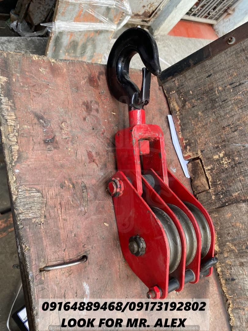 TRIPLE WHEEL HOOK PULLEY BLOCK, Commercial & Industrial, Construction ...