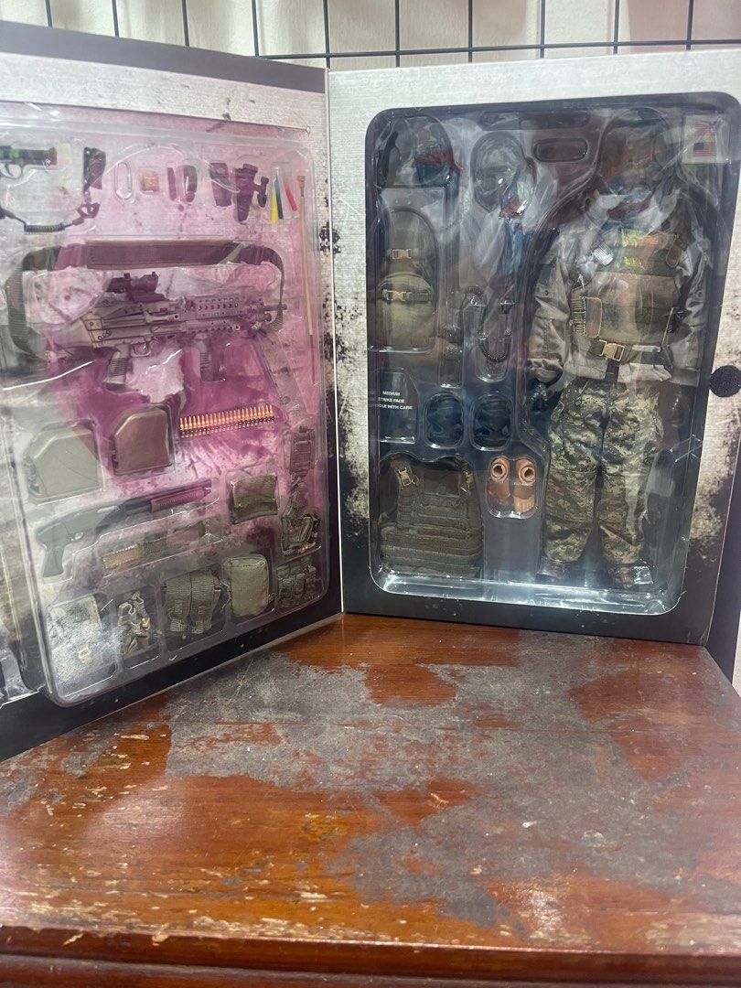 U.S Army Ranger 75th Regiment with M249, Hobbies & Toys, Toys & Games ...