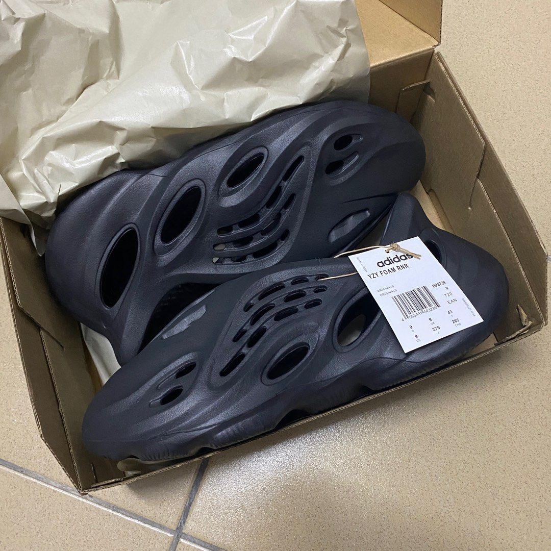 Yeezy Foam Runner Slide Salt Onyx, Men's Fashion, Footwear, Flipflops ...