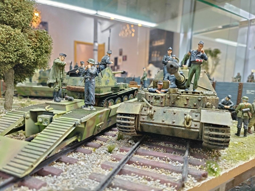 1/35 scale Panzer Diorama - Miniature figures vehicles & base, Hobbies ...
