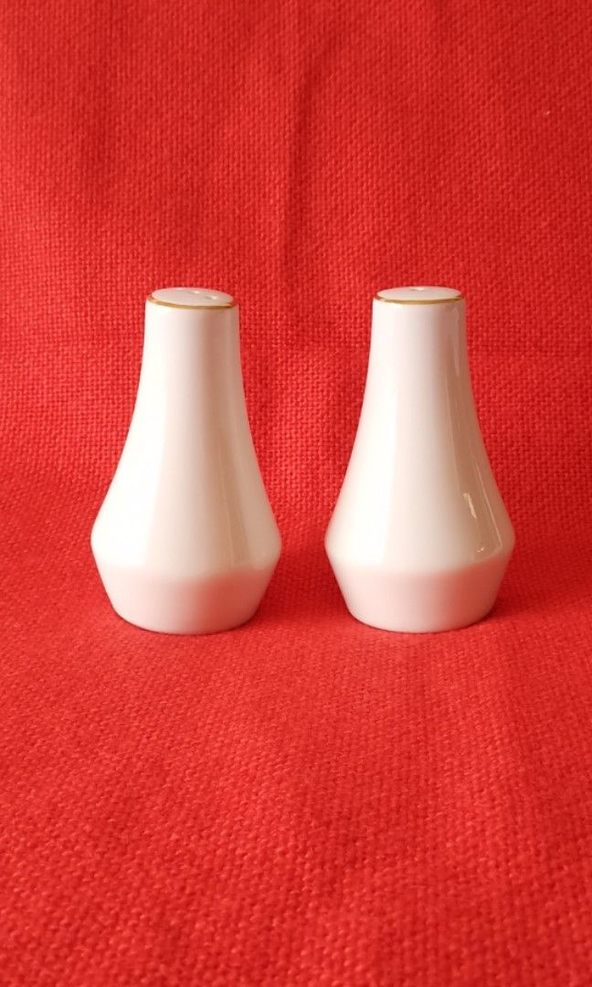 1 SET Tempat Garam dan Merica, Kitchen & Appliances di Carousell