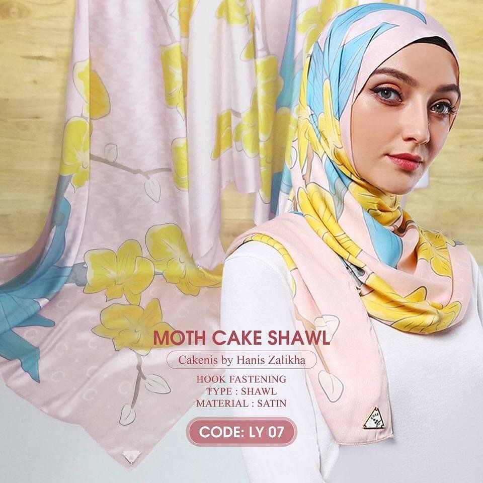 Cakenis Moth Cake Shawl in Yellow, Women's Fashion, Muslimah Fashion ...