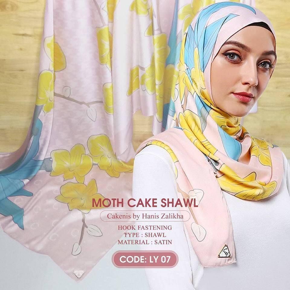 Cakenis Moth Cake Shawl in Yellow, Women's Fashion, Muslimah Fashion ...