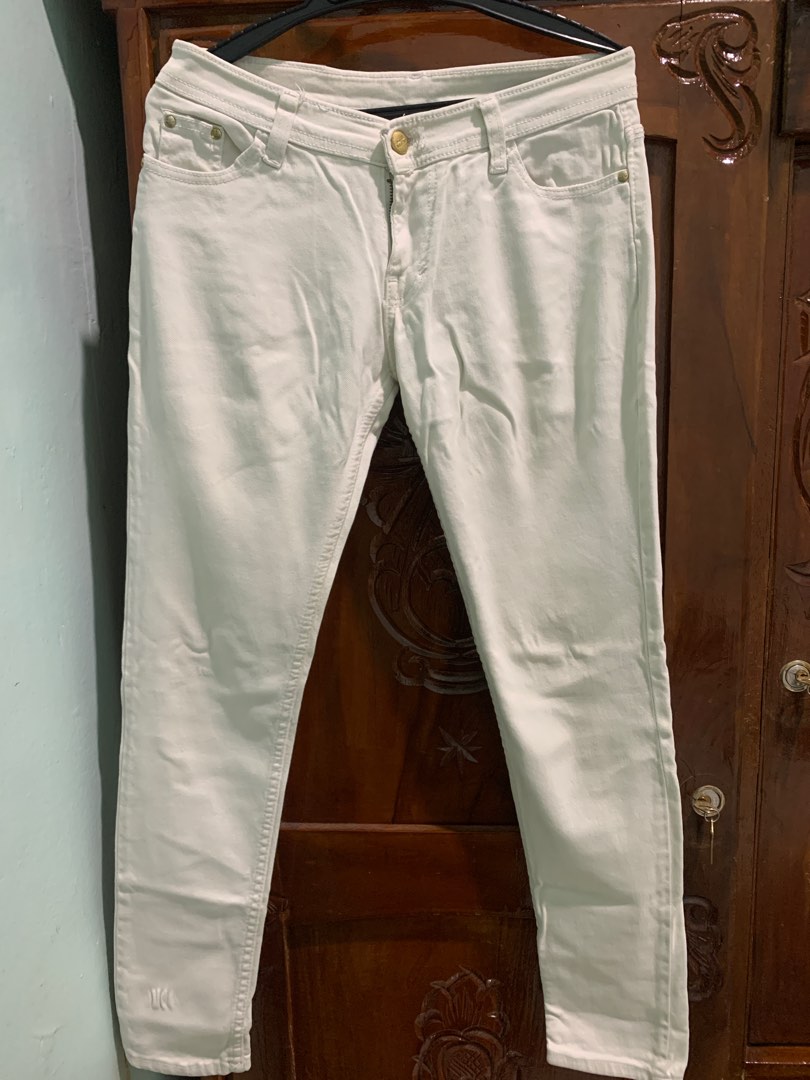 Denim Putih Ol’Fin, Fesyen Wanita, Pakaian Wanita, Bawahan di Carousell