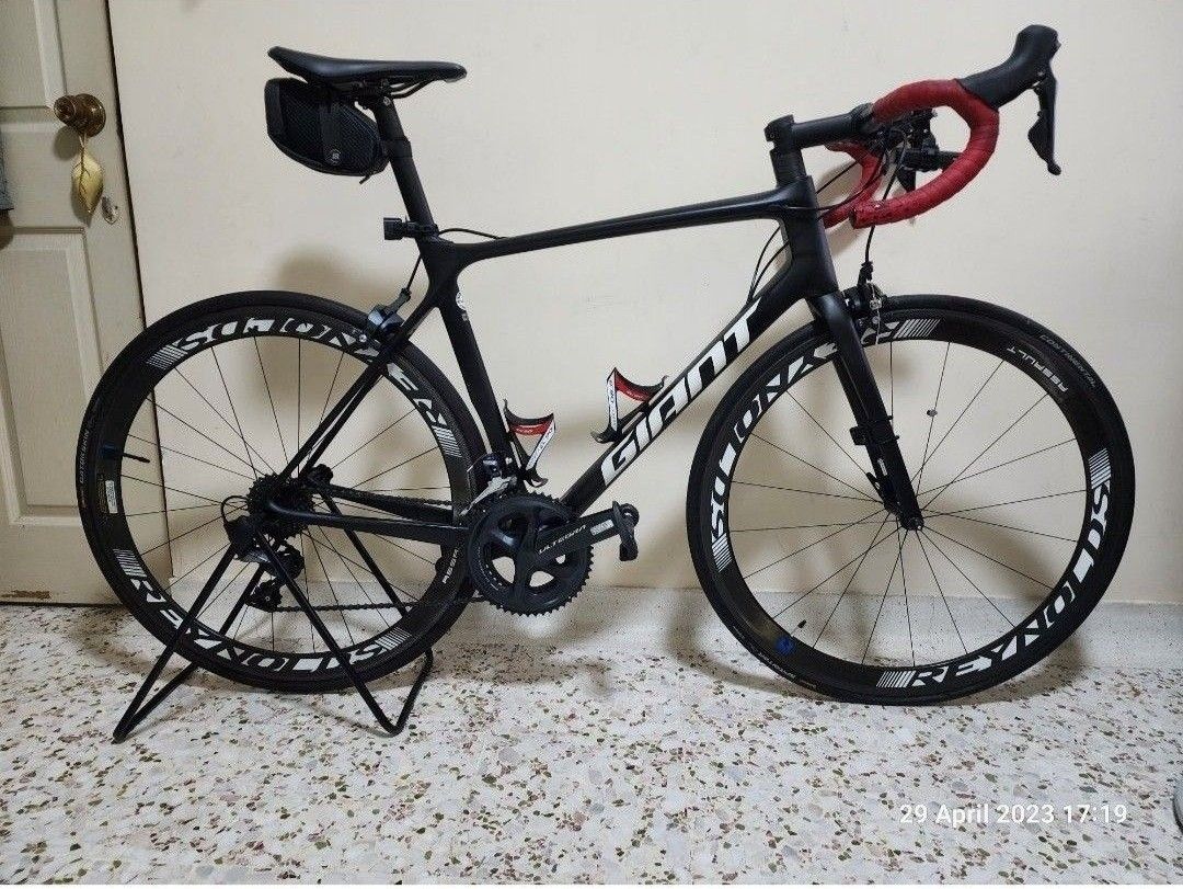 GIANT TCR ROADBIKE (M/L size), Sports Equipment, Bicycles & Parts ...