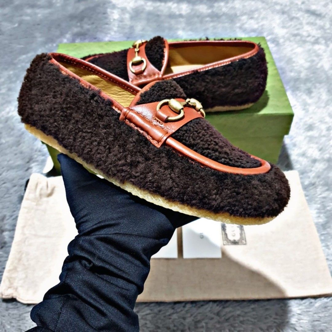 Gucci Horsebit Logo Loafers *NEW SEASON 2024, Fesyen Pria, Sepatu ...