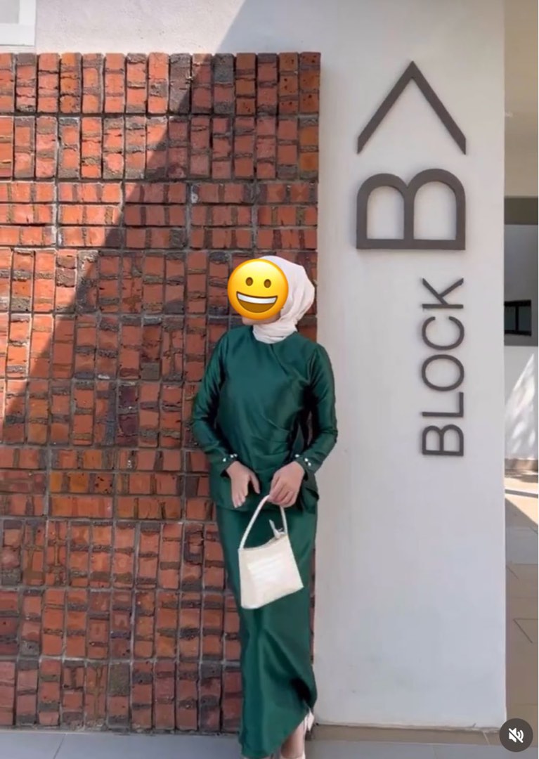 Lily Petuna Baju Raya Emerald Green, Women's Fashion, Muslimah Fashion ...