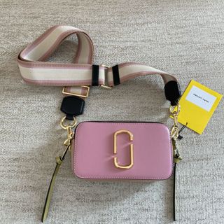 Marc Jacobs Snapshot pink Mj, Luxury, Bags & Wallets on Carousell