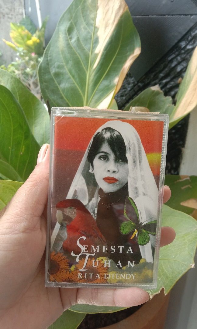 Rita effendi | semesta Tuhan | kaset pita, Musik & Media, CD, DVD & Lainnya di Carousell