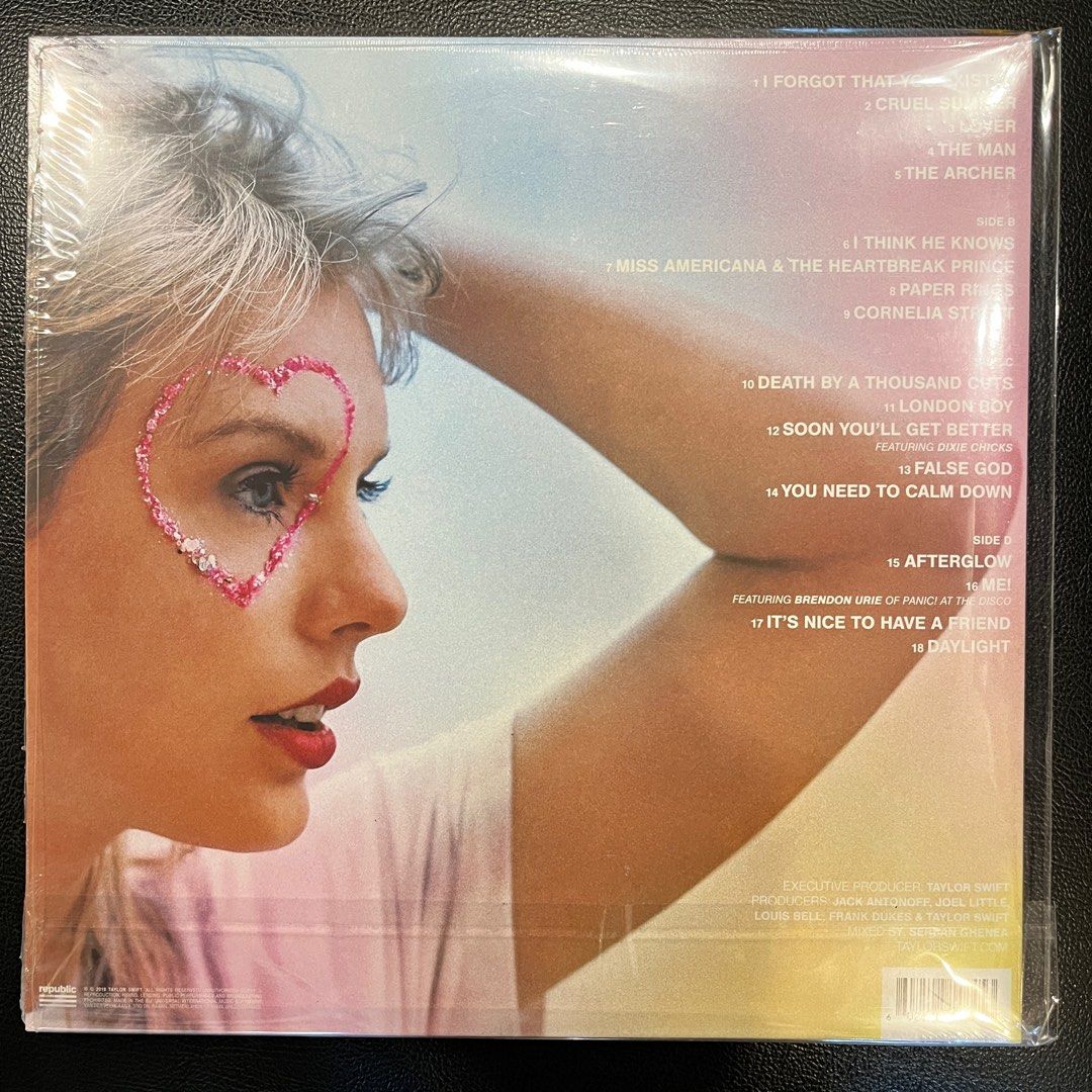 TAYLOR SWIFT - LOVER VINYL, Musik & Media, CD, DVD & Lainnya di Carousell