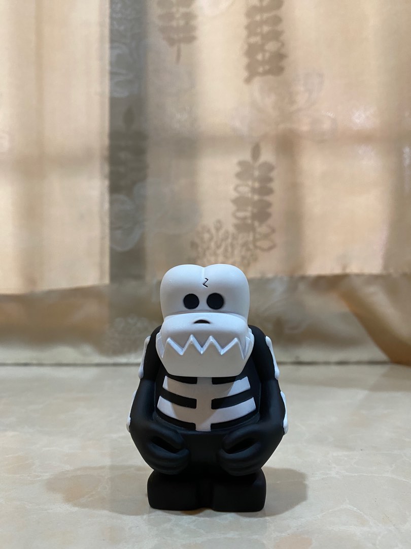 The Packer X Atmos X Bounty Hunter X Reebok Insta Pump Fury iconic Toy / Figure, Skull Kun ...