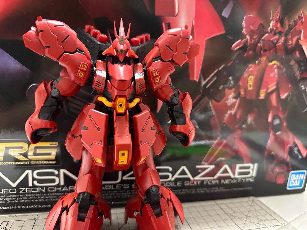 (已砌） bandai 高達模型 RG 1/144 sazabi 沙煞比, 興趣及遊戲, 玩具 & 遊戲類 - Carousell