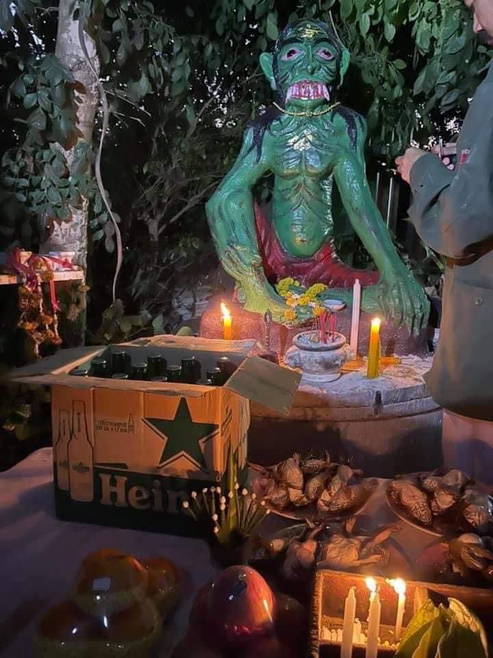 植物灵 Phoo Pong aka Phi Pong White Locket Ac Tom Blessed Thai Amulet 2563 ...