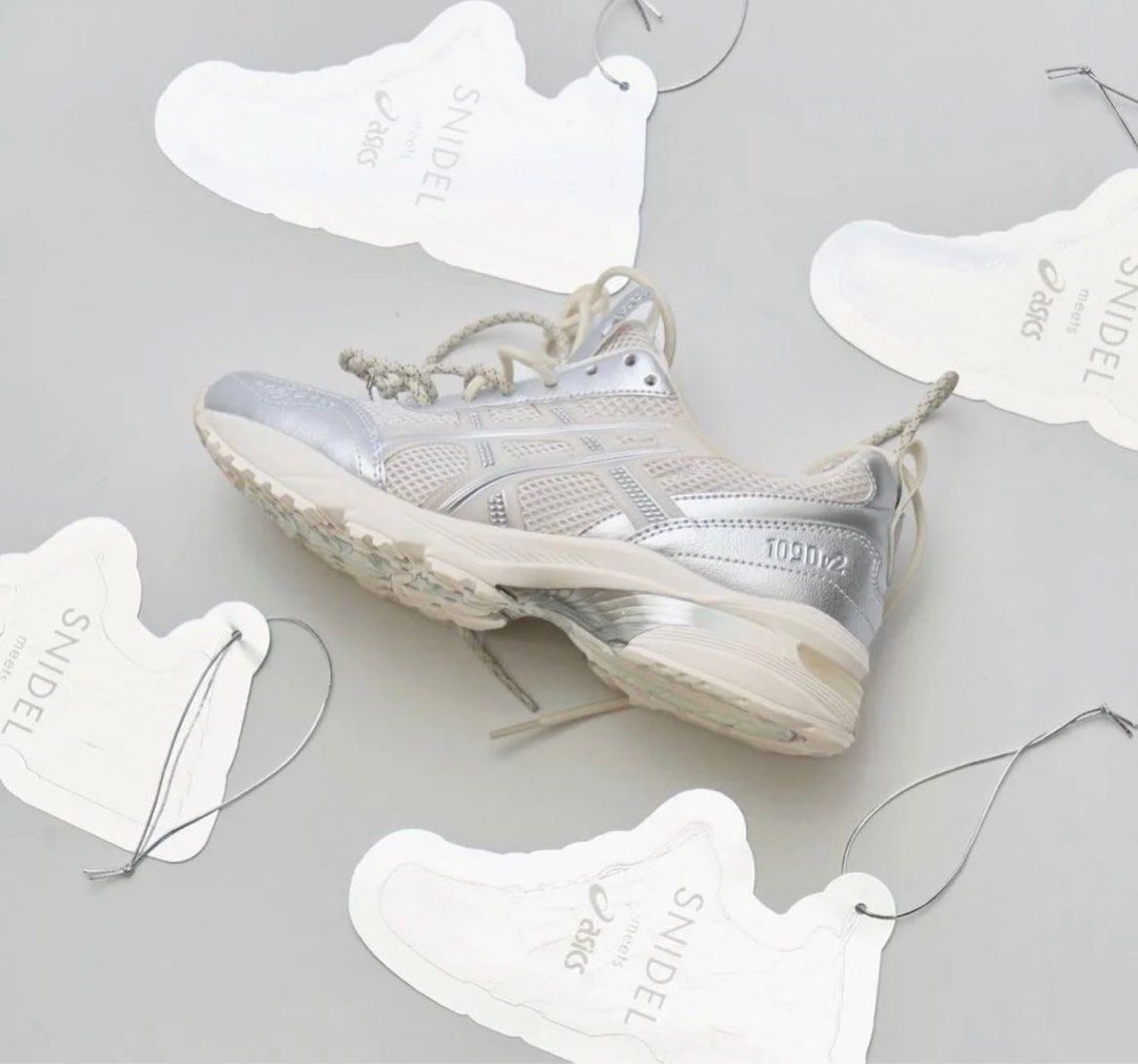 asics 日本限定 波鞋 球鞋 小白鞋 運動鞋 內增高 銀色 限量版 snidel shoes Japan, 女裝, 鞋, 波鞋 - Carousell