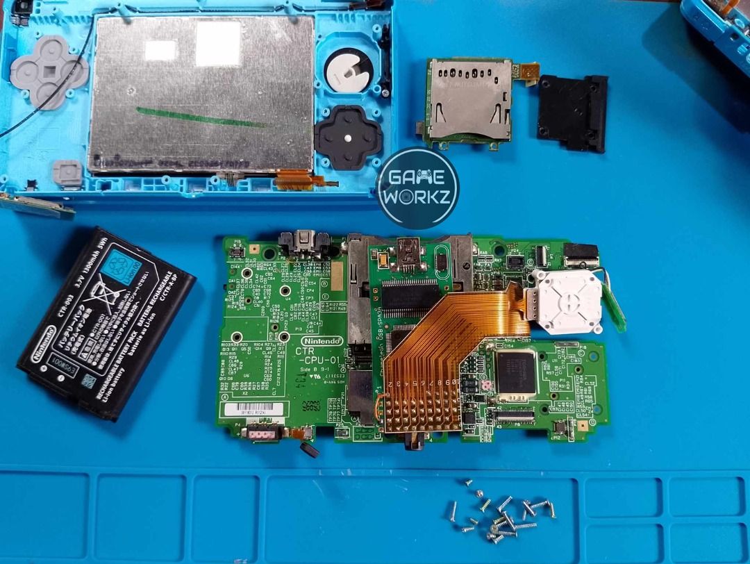 Capture card installed Nintendo 3DS Monster Hunter 4 Limited Edition ...