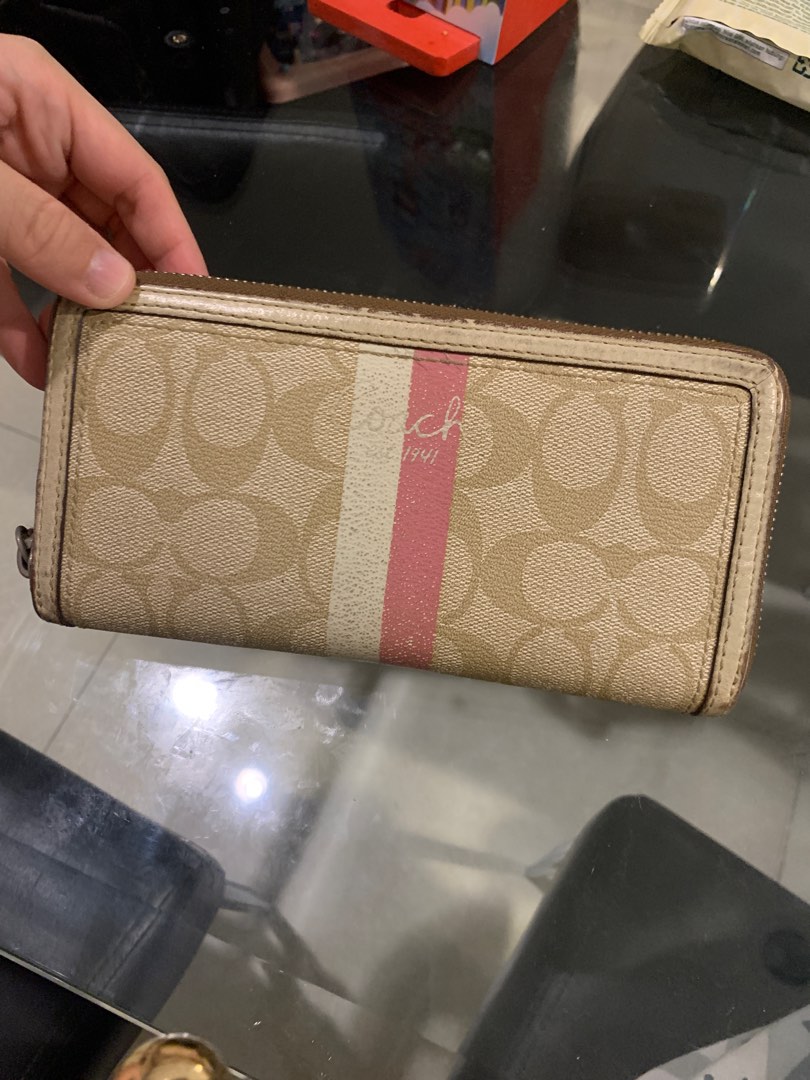 Coach Wallet dompet panjang kartu, Barang Mewah, Tas & Dompet di Carousell
