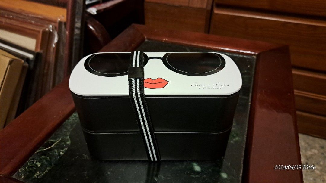 stace face 便當盒, 哩哩扣扣, 其他在旋轉拍賣