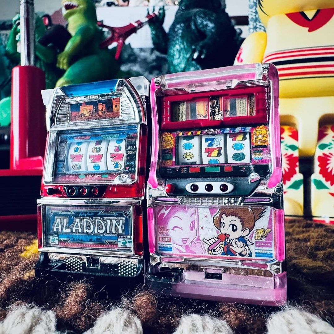 バンダイ｜BANDAI パチンコ機 PACHINKO 柏青哥機 吃角子老虎機 迷你造型玩具 2005 年 手動 盒玩 SLOT機 ①粉色｜押忍 ...