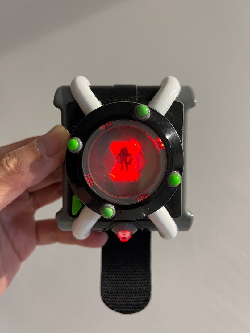 Ben 10 Deluxe Omnitrix Digital Watch 100+ Alien Phrases & Sound FX item ...