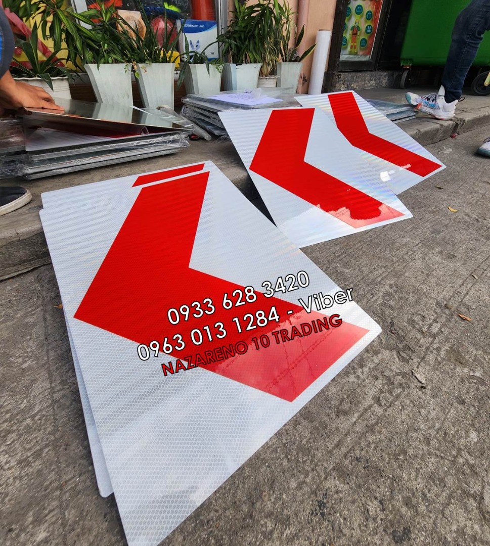 Chevron Road Sign road safety sign, Commercial & Industrial, Industrial ...