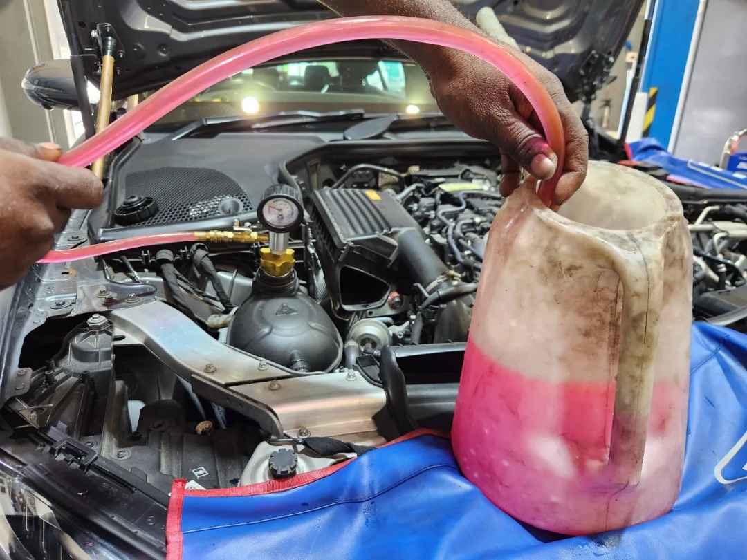 Mercedes-Benz W213 E200 Change Original Thermostat, Coolant Cap, Flush ...