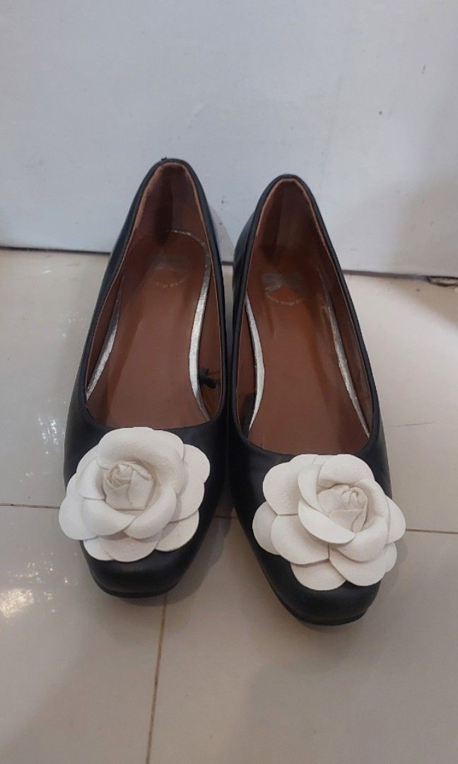 Sepatu kerja hitam - the little things she needs, Fesyen Wanita, Sepatu ...