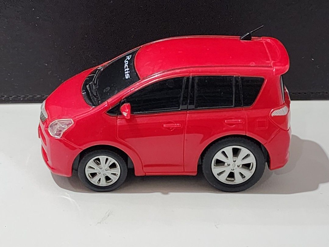 【米舖TOY】 9成新 OEM Toyota Ractis NCP100 SCP100 豐田 紅色 官方 非賣品 Q版 回力 車仔, 興趣及遊戲, 玩具 & 遊戲類 - Carousell