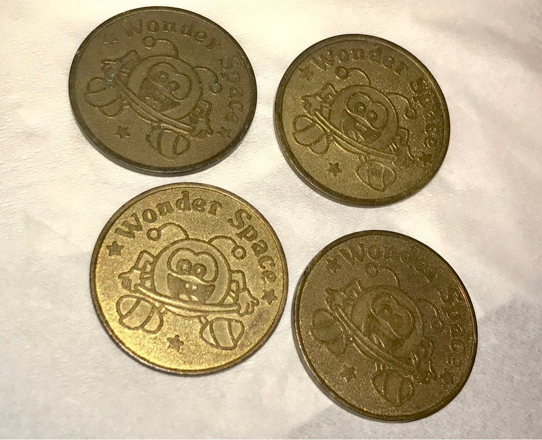 4pc Wonder space arcade vintage one token collectable oxidised old ...