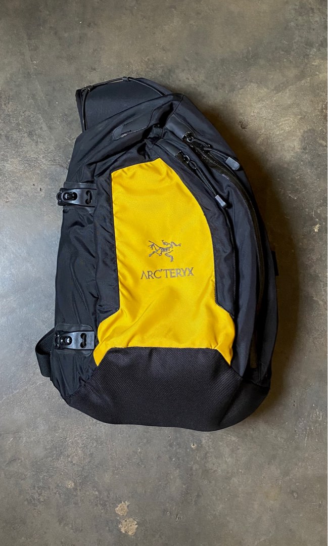 Arc'teryx Quiver (RARE) Early 2000's, Fesyen Pria, Tas & Dompet , Tas ...