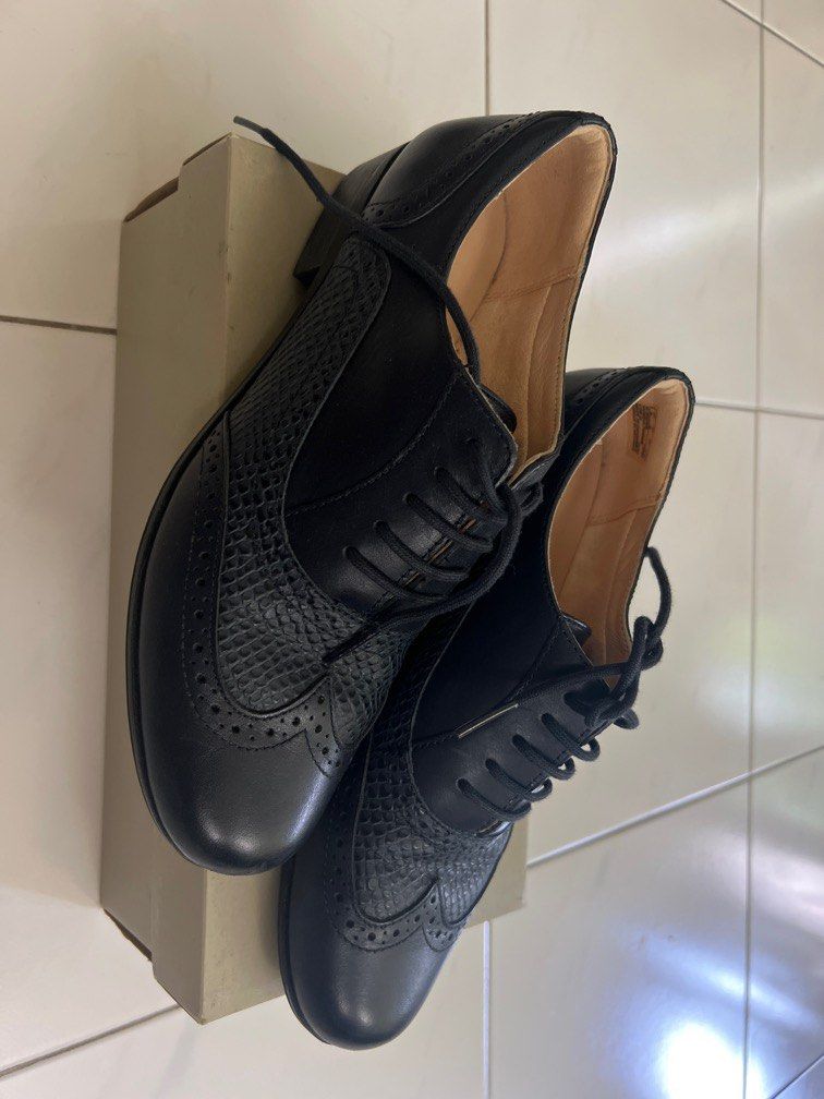 Clarks Brouges, Women's Fashion, Footwear, Boots on Carousell