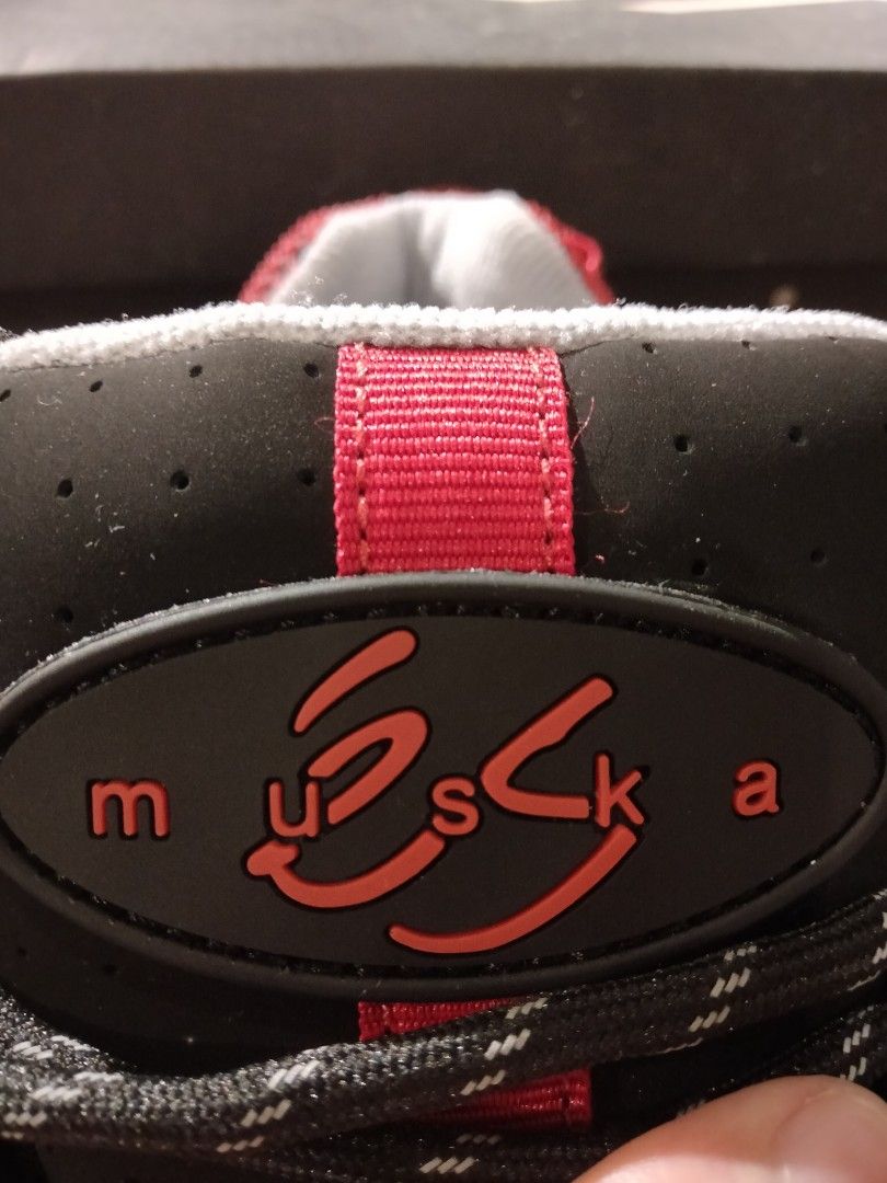 Es Muska, Men's Fashion, Footwear, Sneakers on Carousell