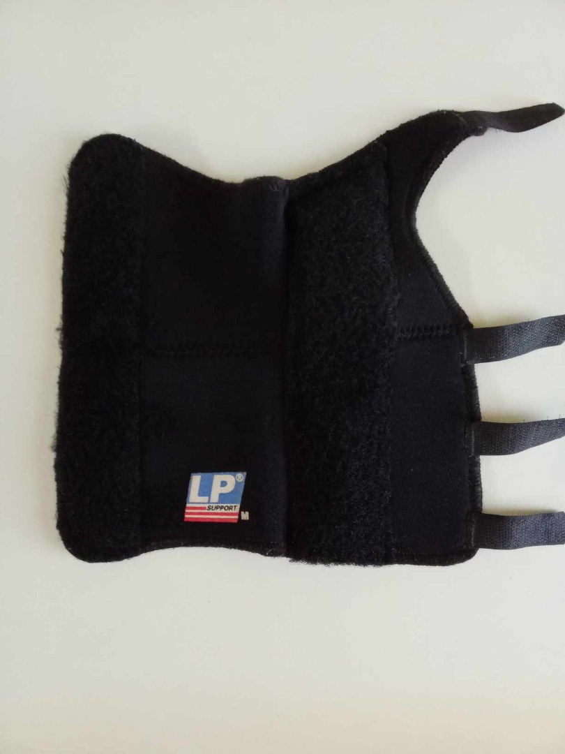 LP Support Wrist Splint - Right Medium, Health & Nutrition, Braces ...