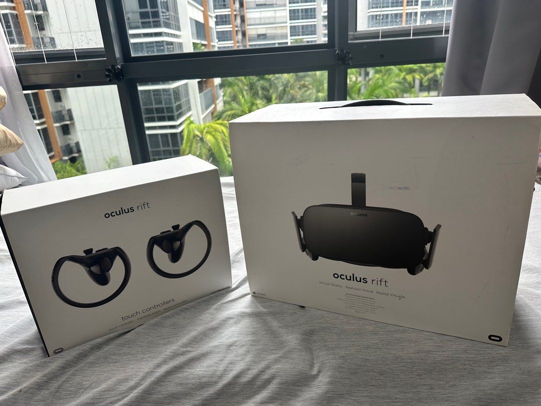 Oculus Rift + Touch Controllers, Video Gaming, Gaming Accessories ...