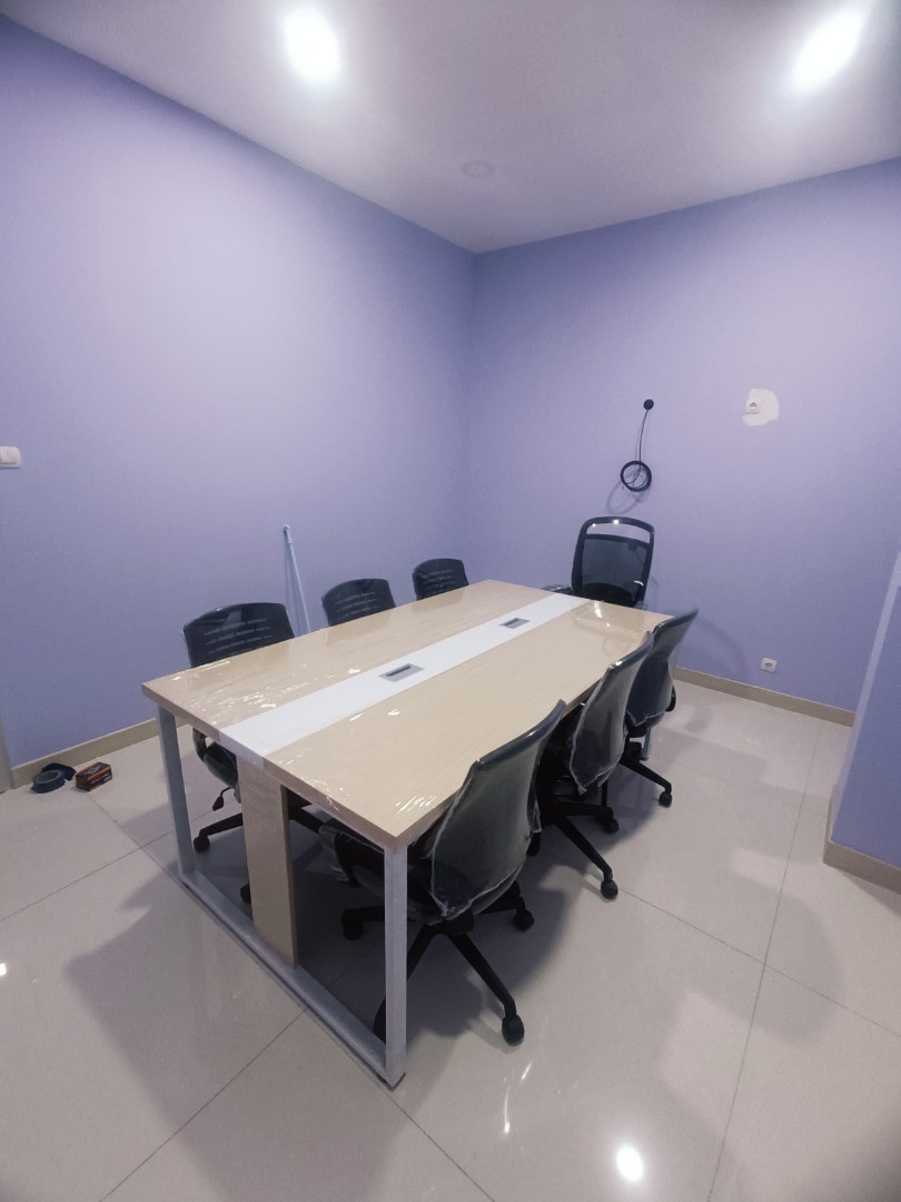 Paket meja meeting dan kursi kantor, Perabotan Rumah di Carousell