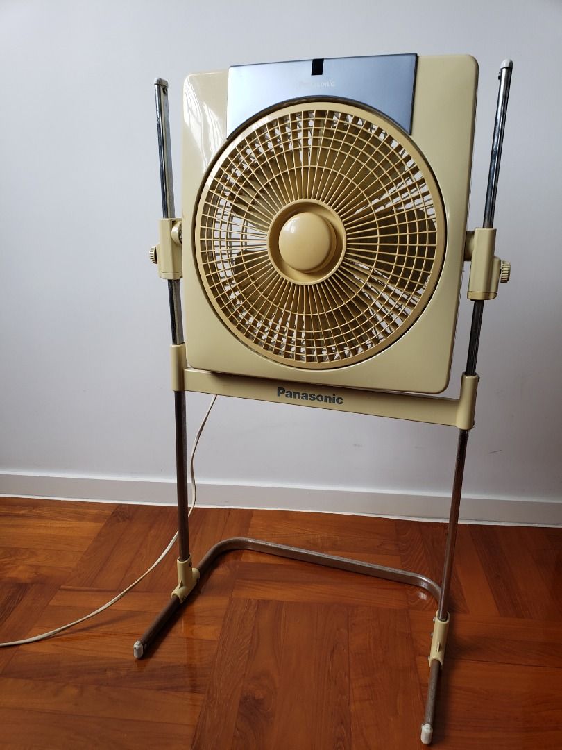 PANASONIC Standing Box Fan (With Remote Control) 樂聲牌 電風扇 (包括遙控器), 家庭電器 ...